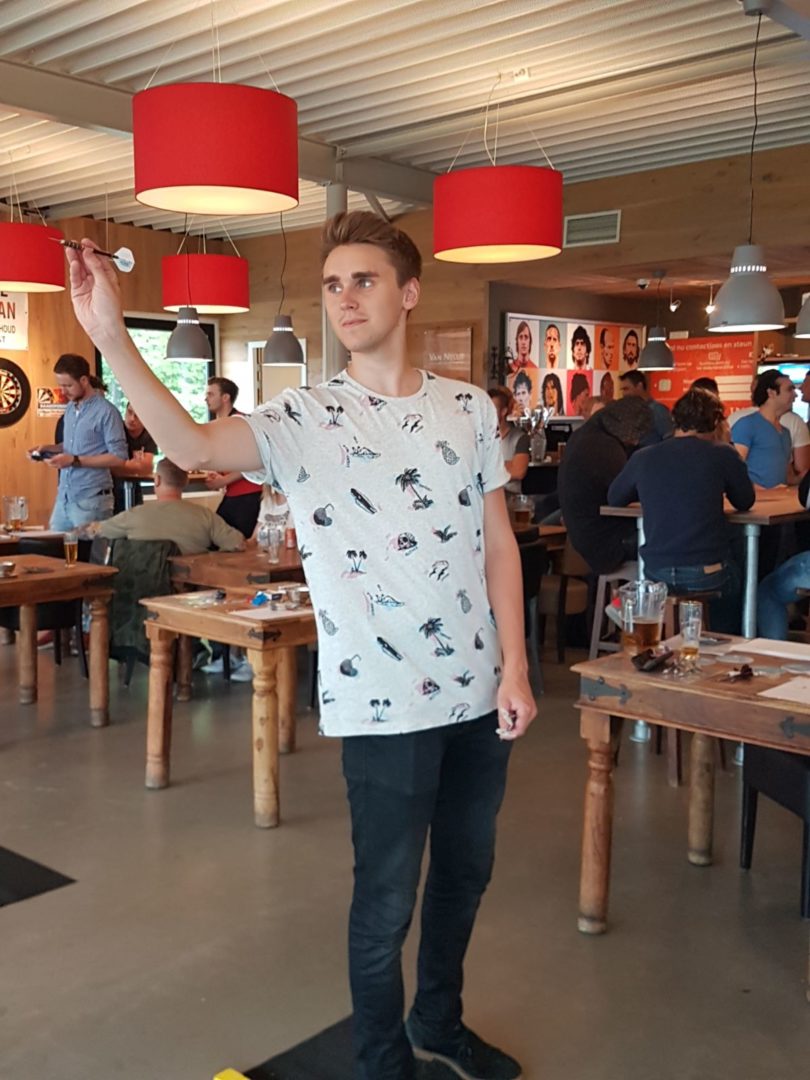 Arthur Gijzen wint Peter Dingemans Single Darttoernooi - FC DRIEBERGEN